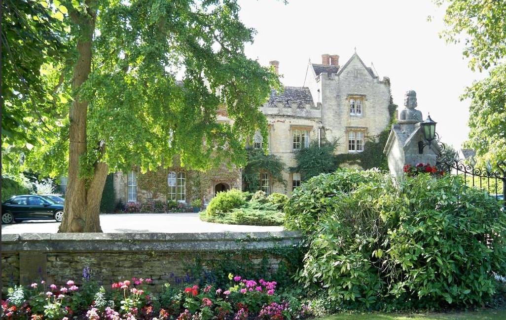 Six Stately Homes for your wedding | Guides for Brides