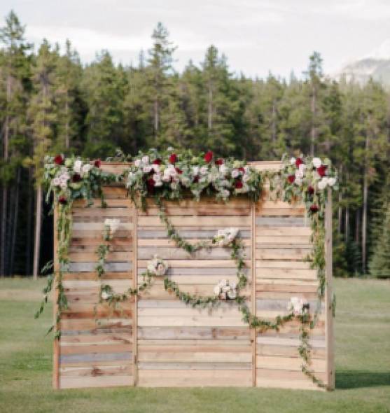 Say 'I Do' To These Rustic Themed Wedding Backdrops | Guides for Brides