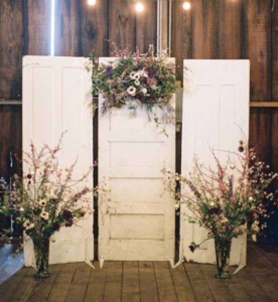 Say 'I Do' To These Rustic Themed Wedding Backdrops | Guides for Brides