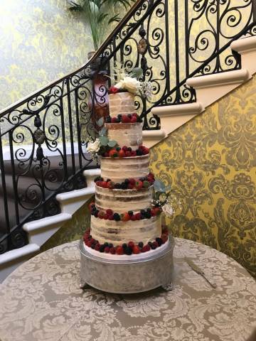 Dolce Lusso Cakes Cakes and Sweet Treats in Oxfordshire | Guides for Brides