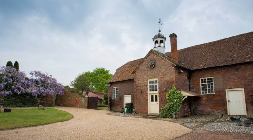 Stanlake Park Barn Venues in Berkshire | Guides for Brides