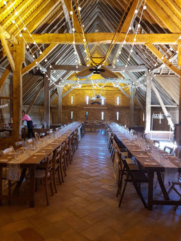 Stonehill Barn Wedding Venues in Oxfordshire | Guides for Brides