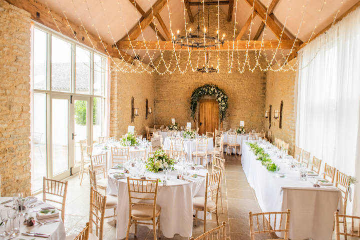 Stratton Court Barn Venues in Oxfordshire | Guides for Brides